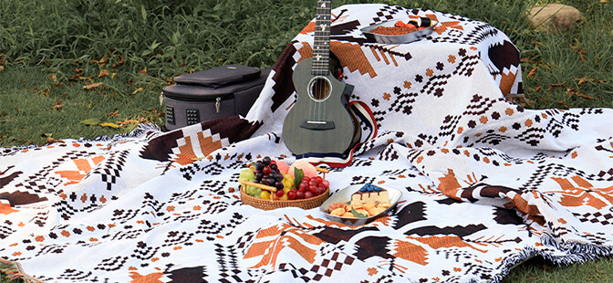 Picnic Blankets: Discover the Most Popular Small Outdoor Blankets ...